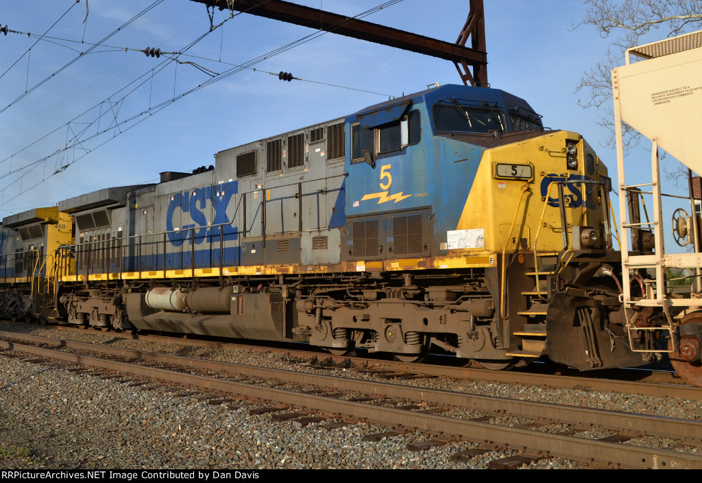 CSX AC44CW 5 looking a little worn out on Q410-19
